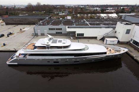 SuperyachtNews.com - Fleet - Feadship launches 46m 'Como'